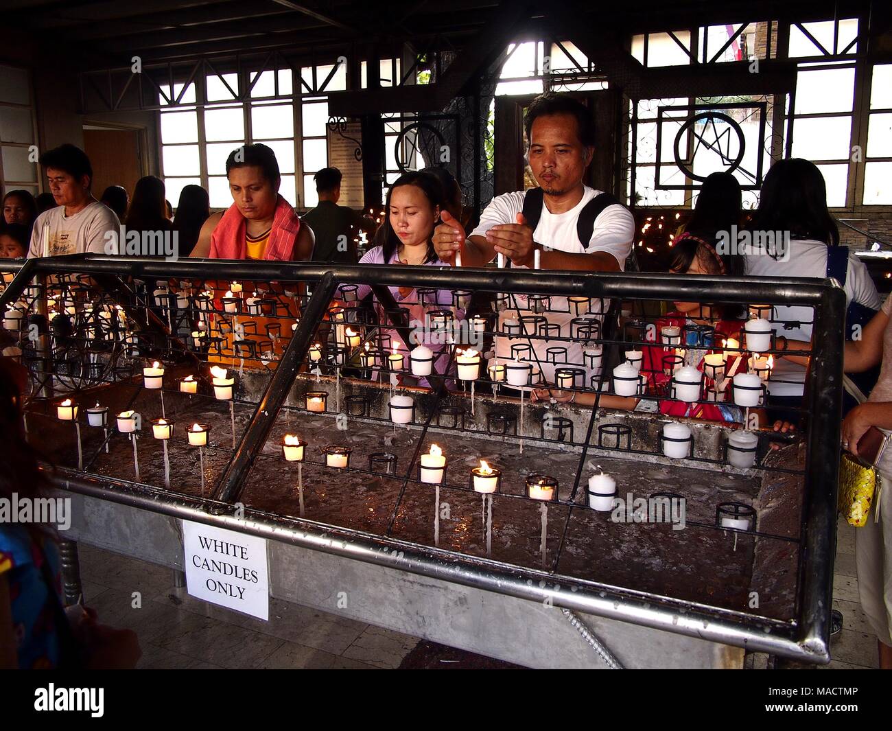 Filipino woman praying catholic hi-res stock photography and images - Alamy