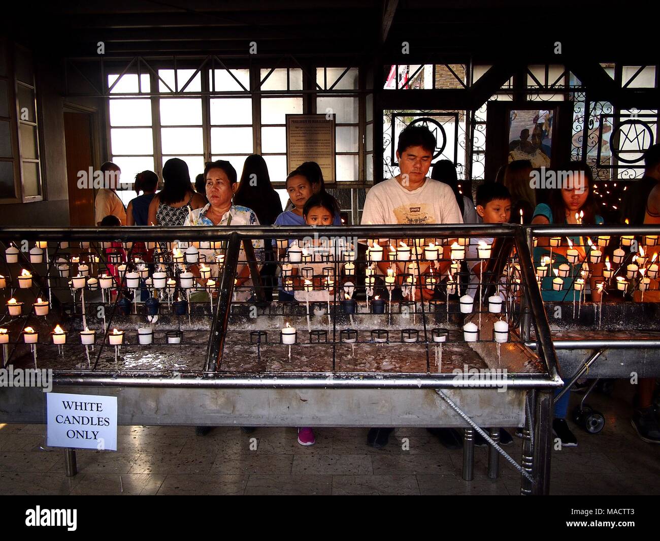 Filipino woman praying catholic hi-res stock photography and images - Alamy