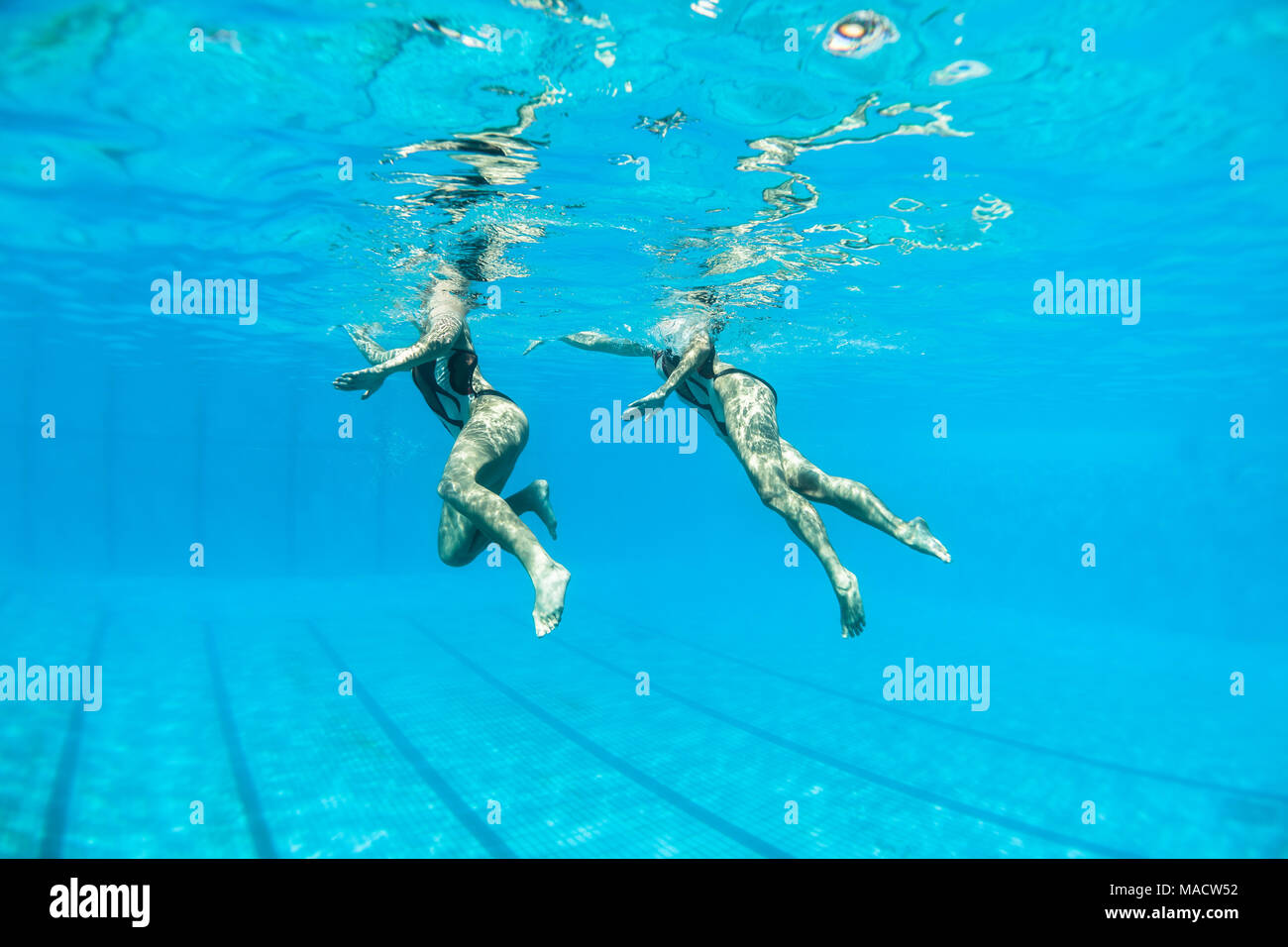 Synchronised swimmers hi-res stock photography and images - Alamy