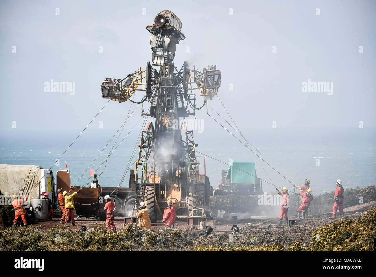 The UKÕs largest mechanical puppet, The Man Engine, comes alive as ...