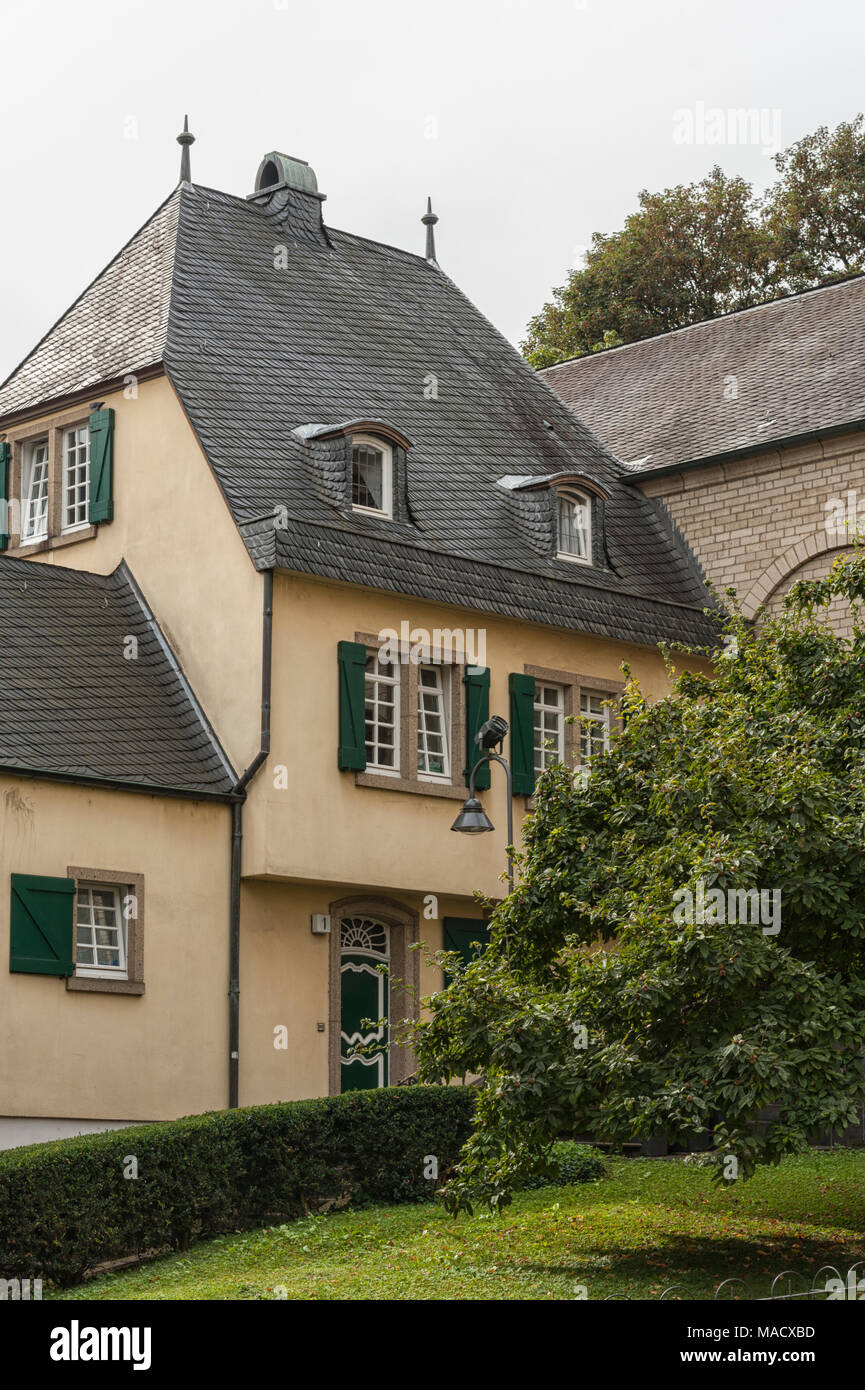 Colorful houses in Bavarian style in the old town of Cologne, North ...