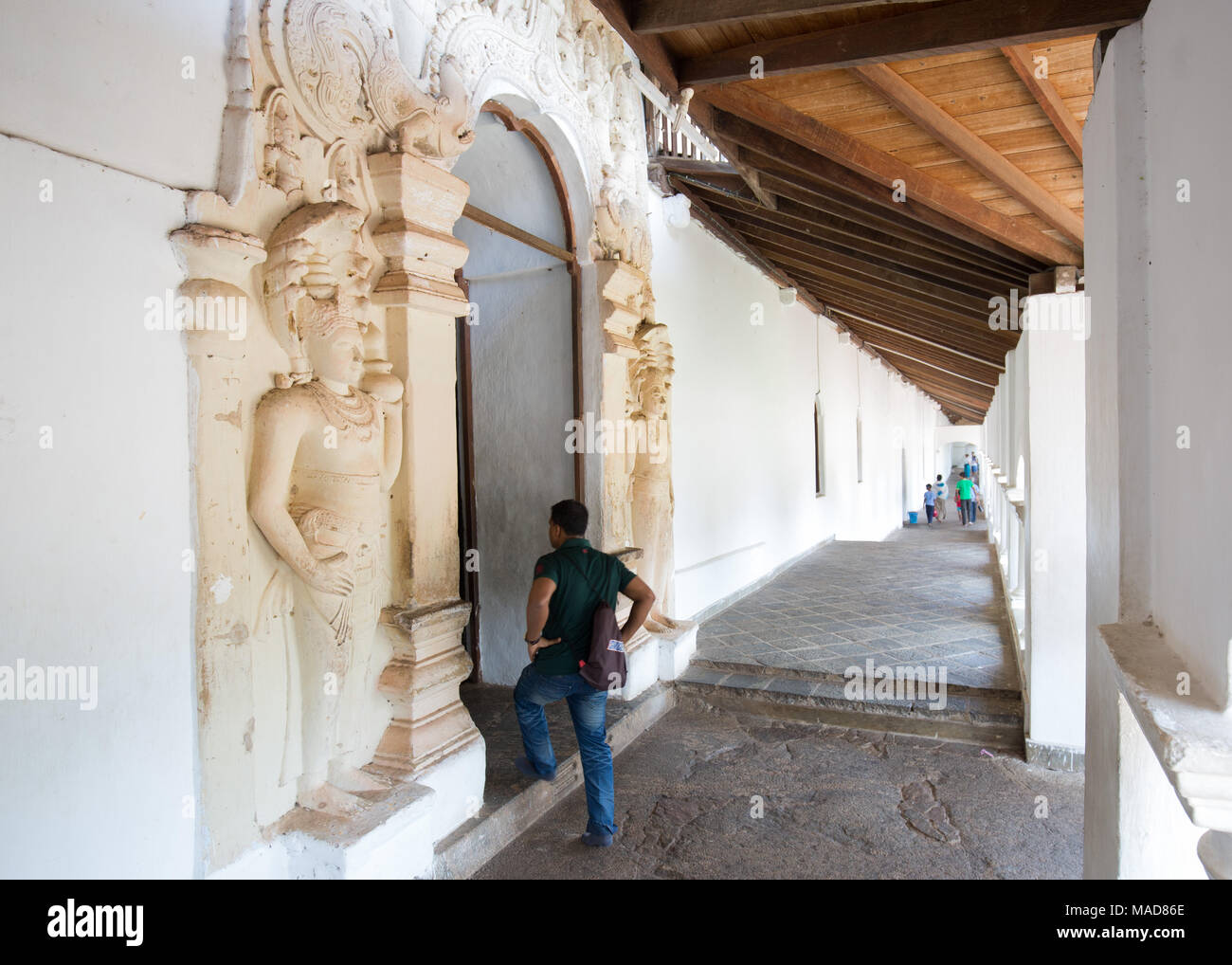Dambulla buddhist cave hi-res stock photography and images - Alamy