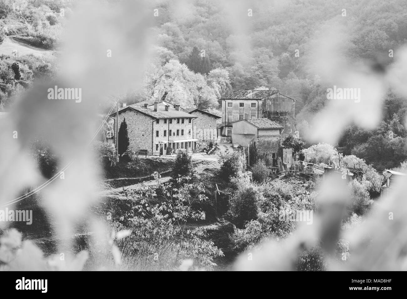 Very small village among the green Italian hills Stock Photo - Alamy