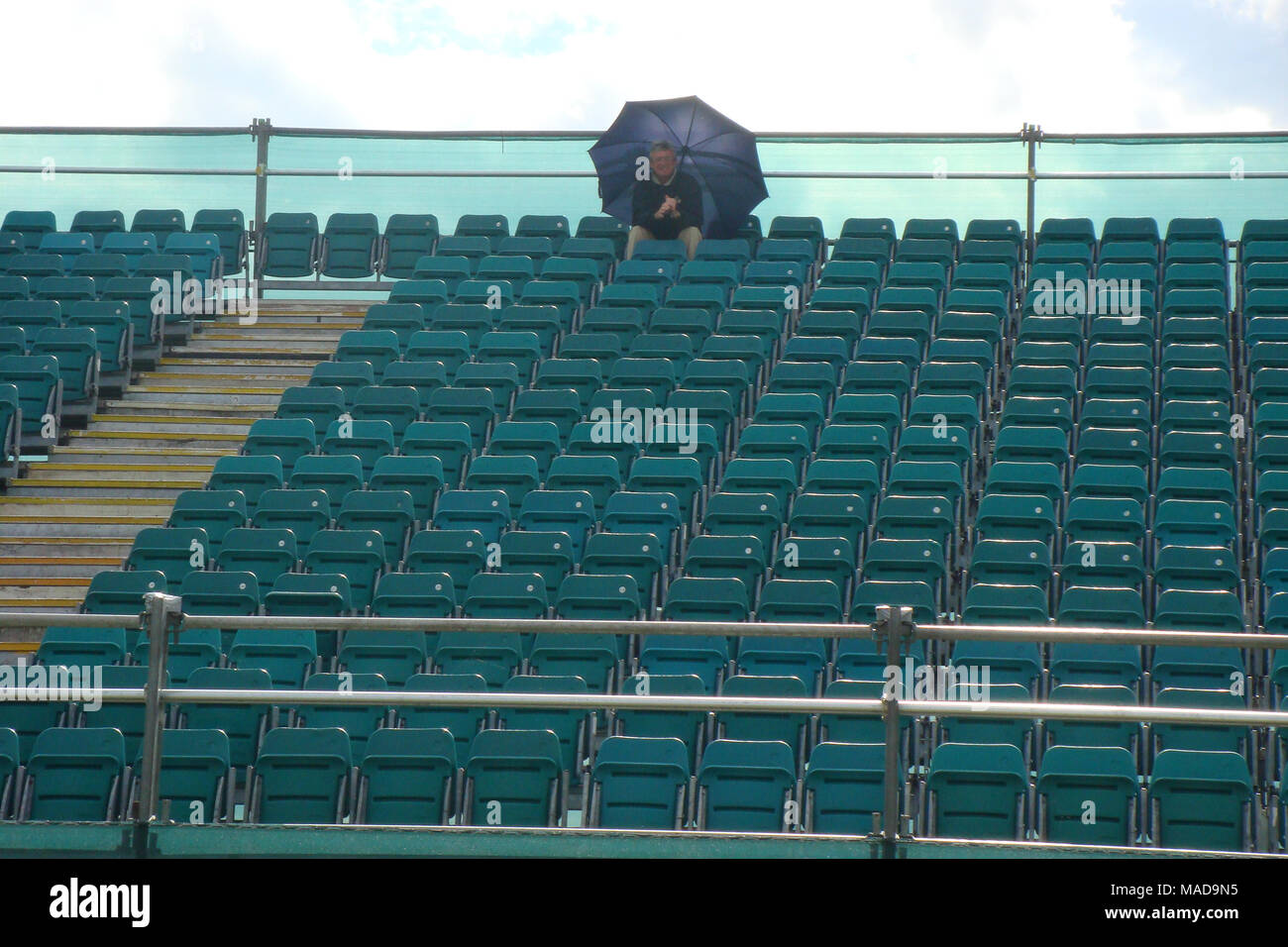 Spectator open hi-res stock photography and images - Alamy