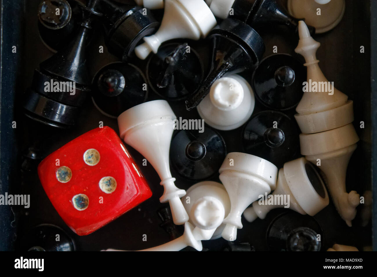 Retro chess box hi-res stock photography and images - Alamy