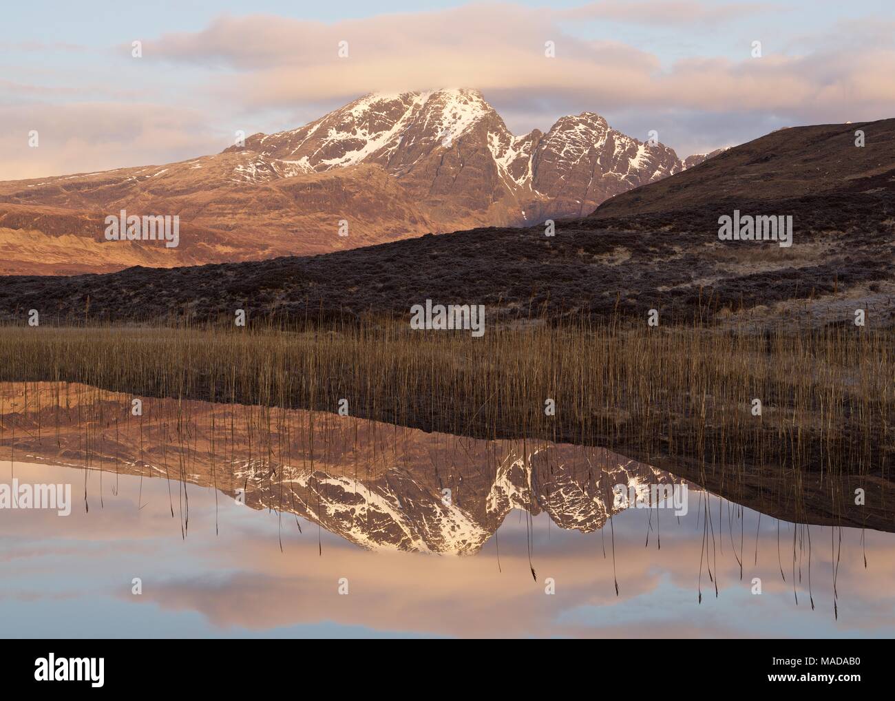 Reflections of mountains in a loch hi-res stock photography and images ...