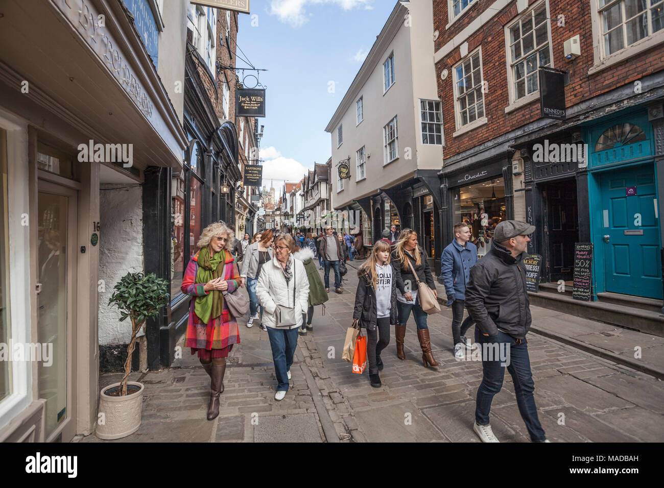 Stonegate in city york busy hi-res stock photography and images - Alamy