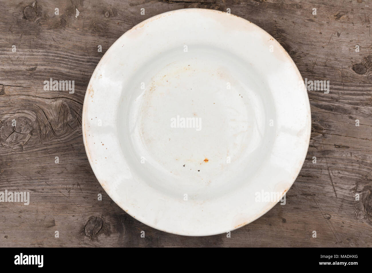 Empty old plate on old wooden background. Top view. Template for your ...