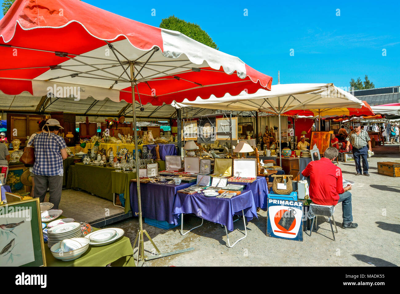 Antiques fair and brocante, markets stalls, Alliance, Cantal, Auvergne ...