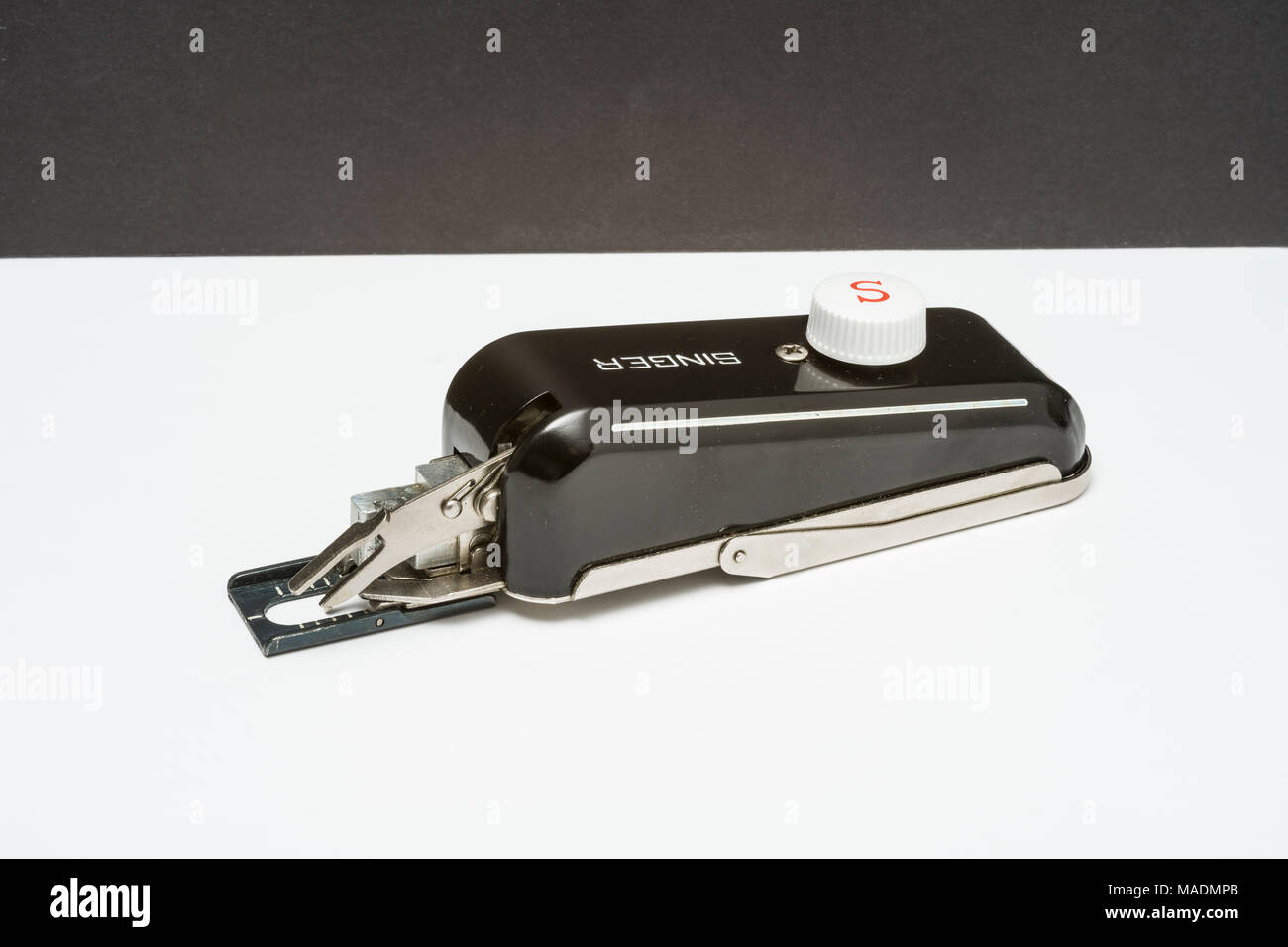 Singer sewing machine hi-res stock photography and images - Alamy