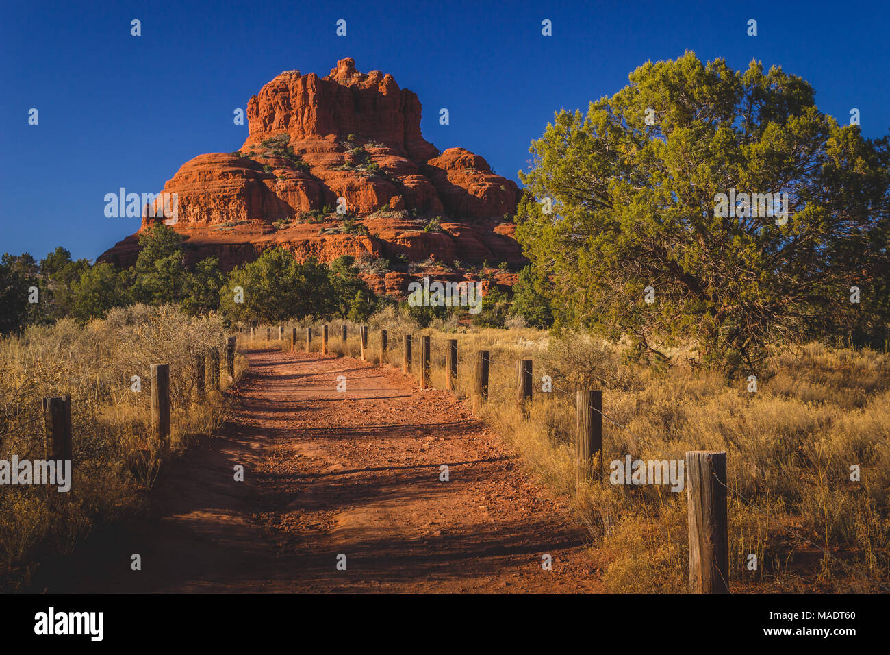 Beautiful Bell Rock red rock formation viewed from the Bell Rock Trail ...