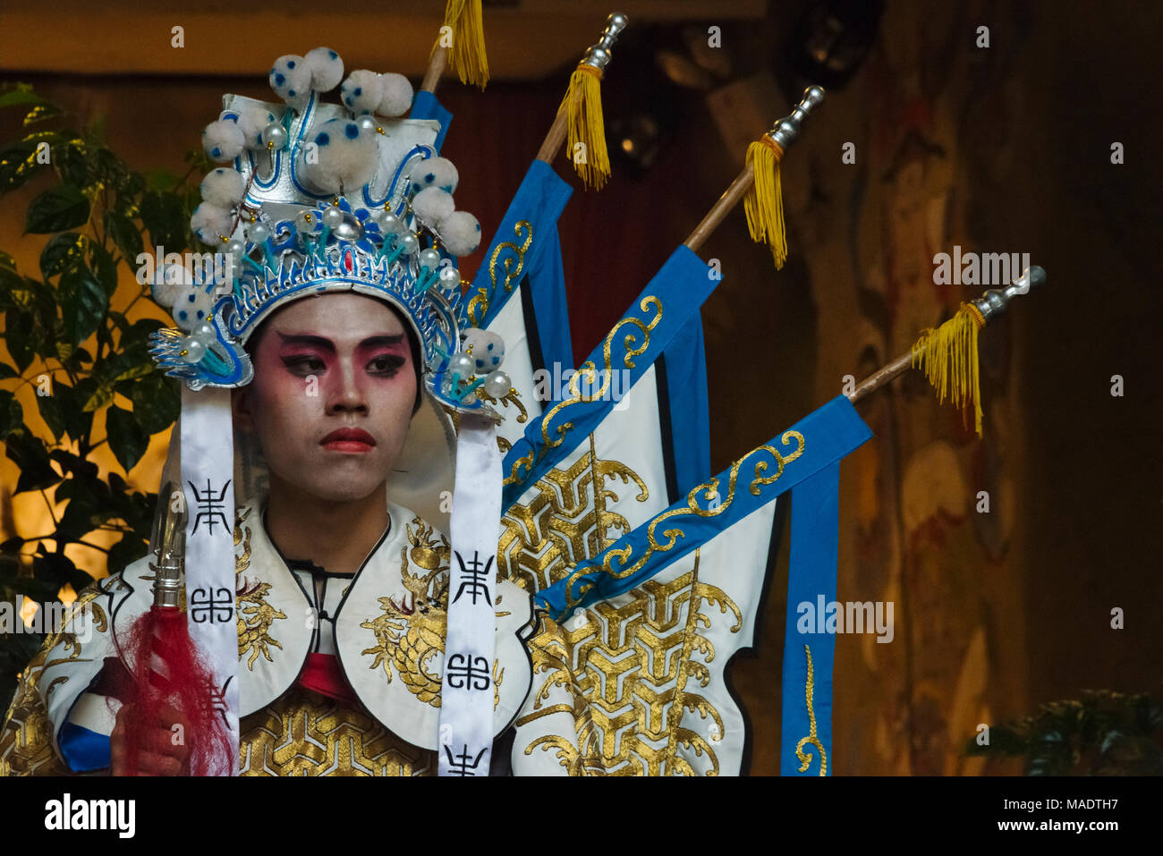 Chinese opera costume hi-res stock photography and images - Alamy
