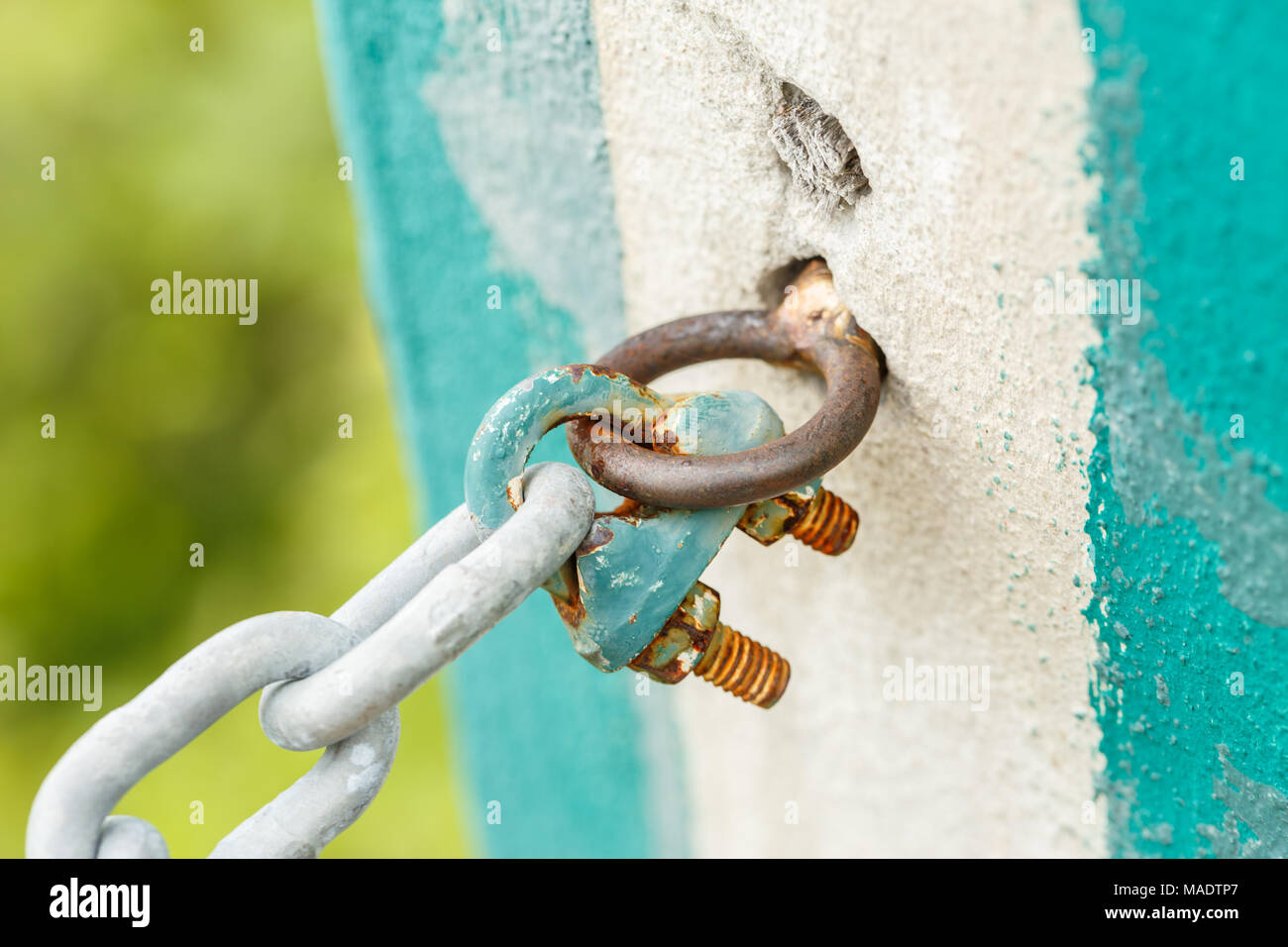 rusty shackle connect the chain in nature background Stock Photo - Alamy