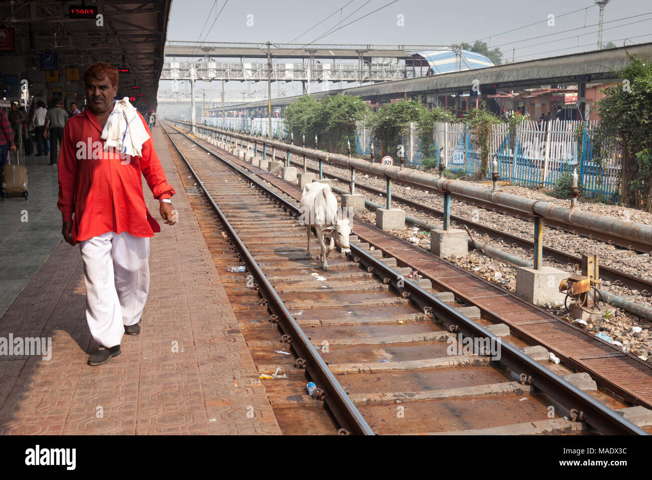 Railway track india hi-res stock photography and images - Alamy