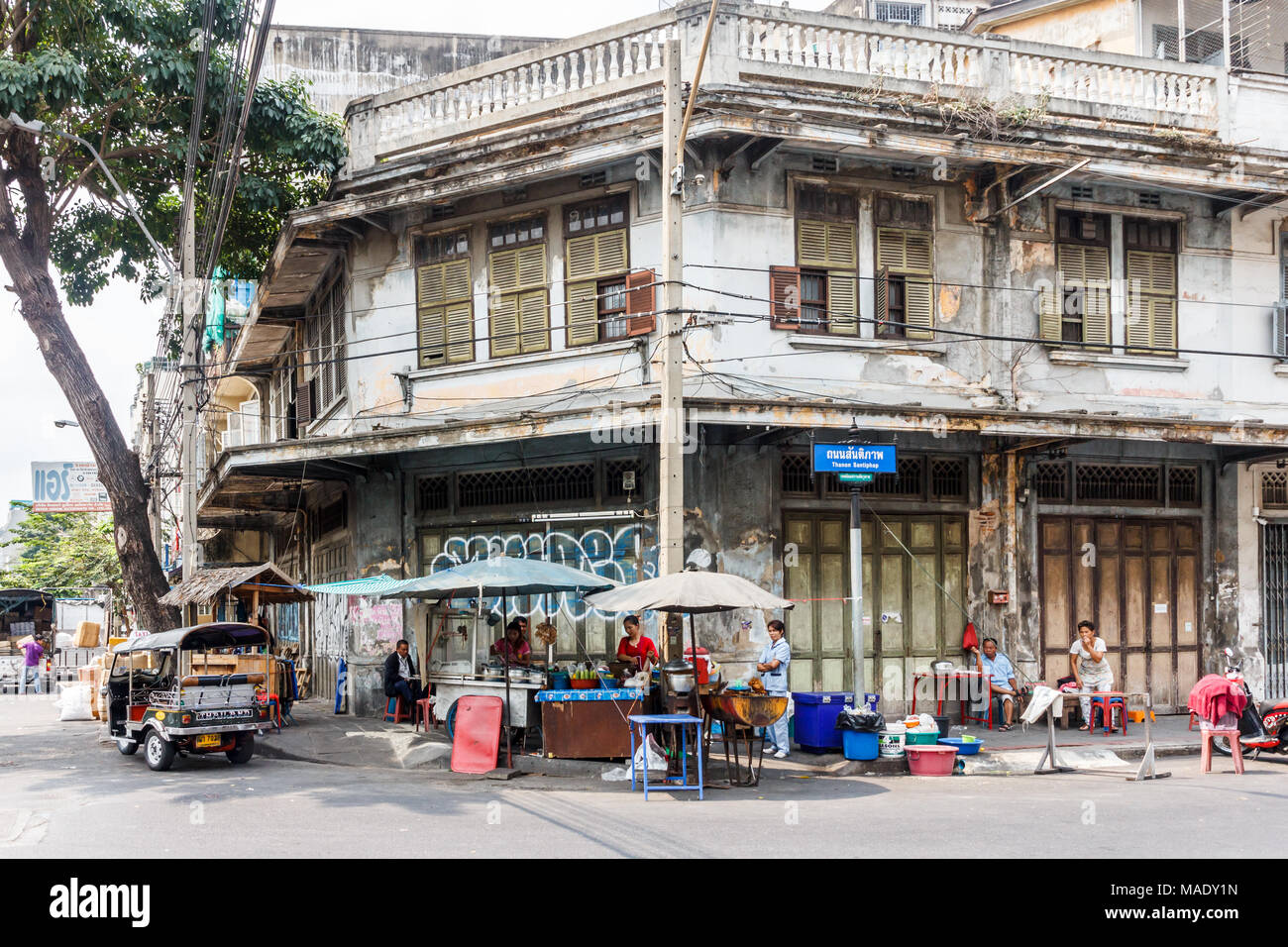 The corner bangkok restaurant hi-res stock photography and images - Alamy