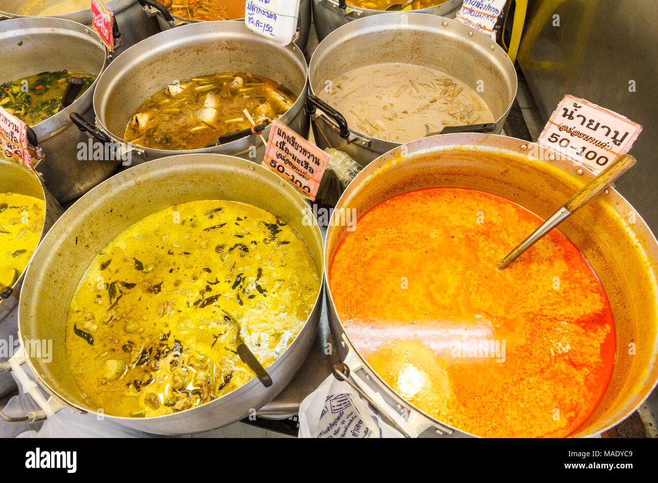 Curry stall hi-res stock photography and images - Alamy