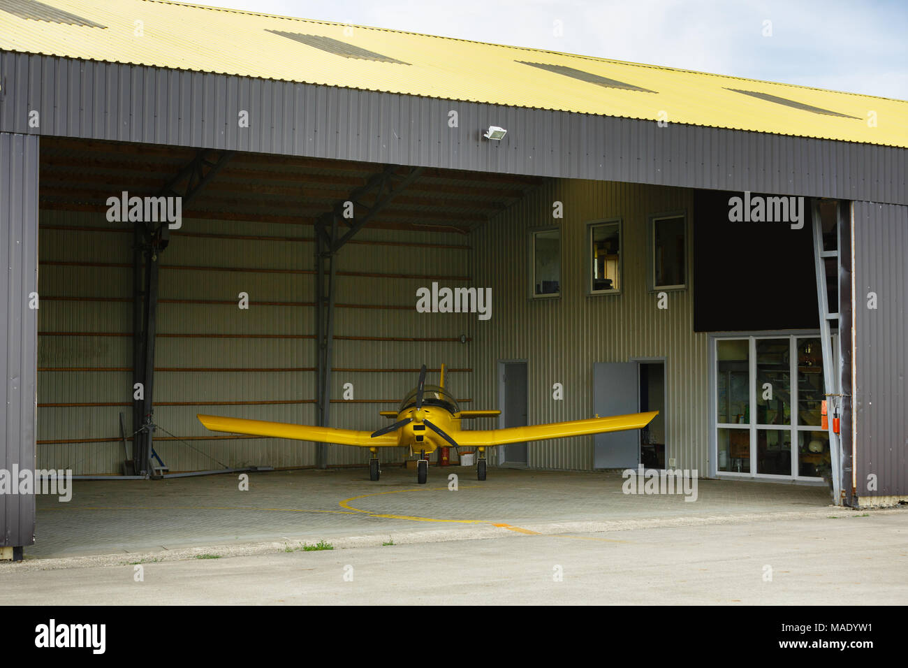 Transport helicopter plane aeroplane airplane propeller hi-res stock ...