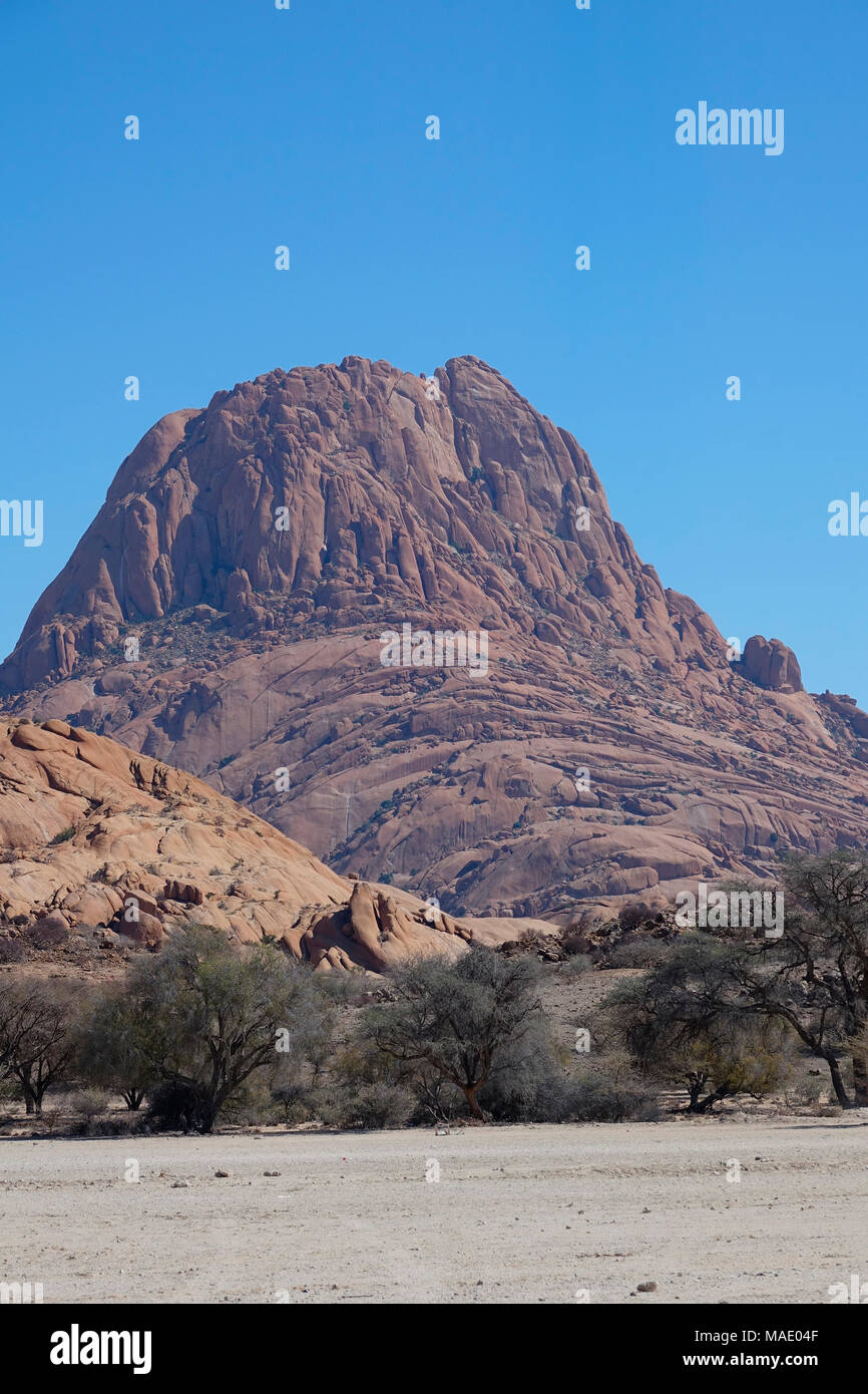 Close mountain hi-res stock photography and images - Alamy