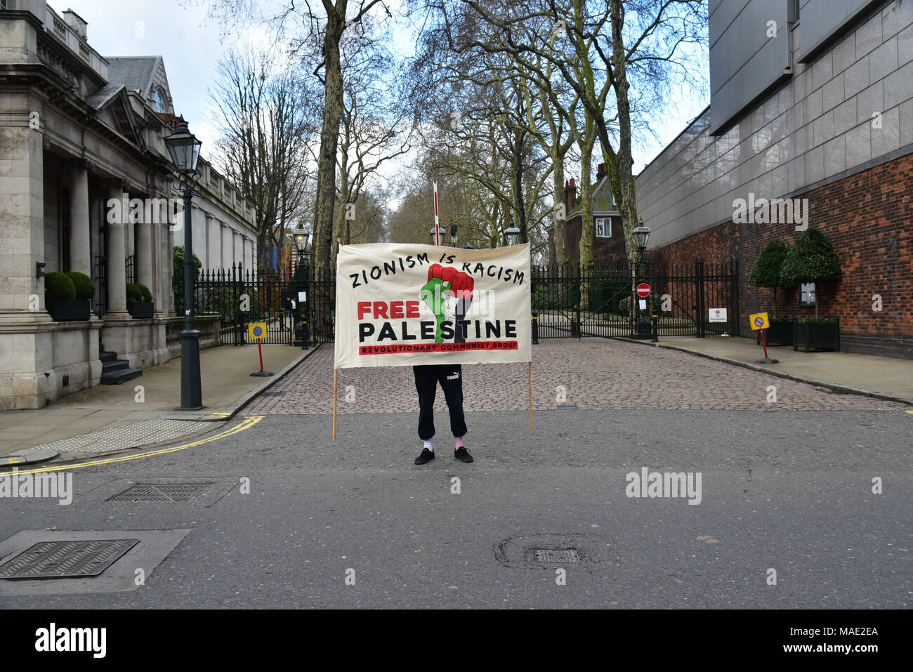 Israel Embassy, London, UK. 31st March 2018: Palestinian and supporters ...