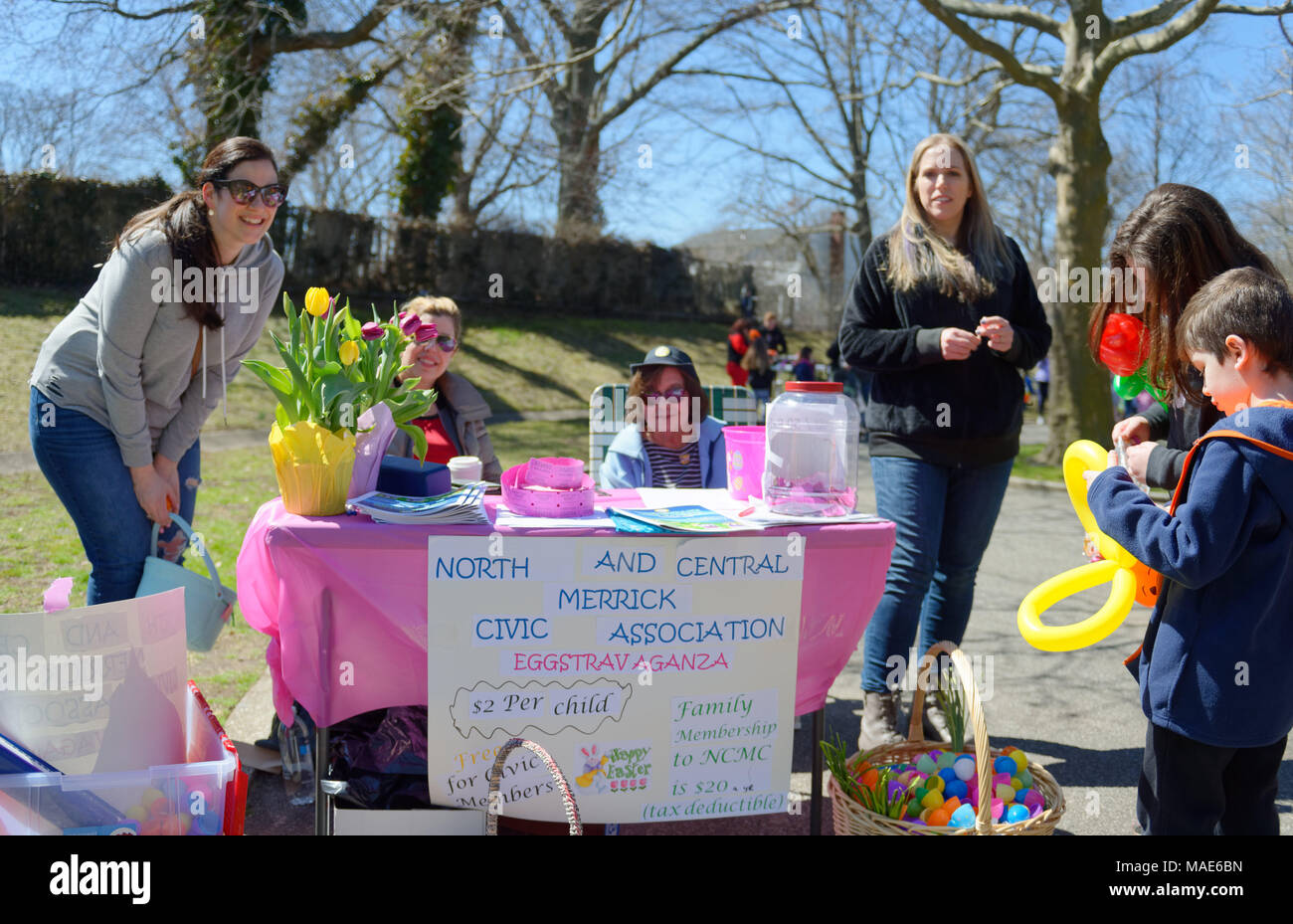 North Merrick, New York, USA. 31st Mar, 2018. Volunteers and and ...
