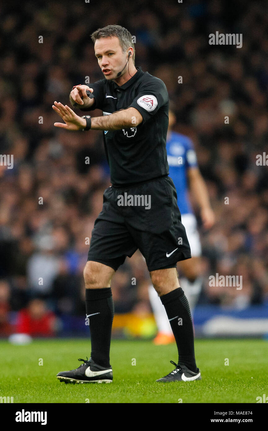 Referee paul tierney gestures hi-res stock photography and images - Alamy