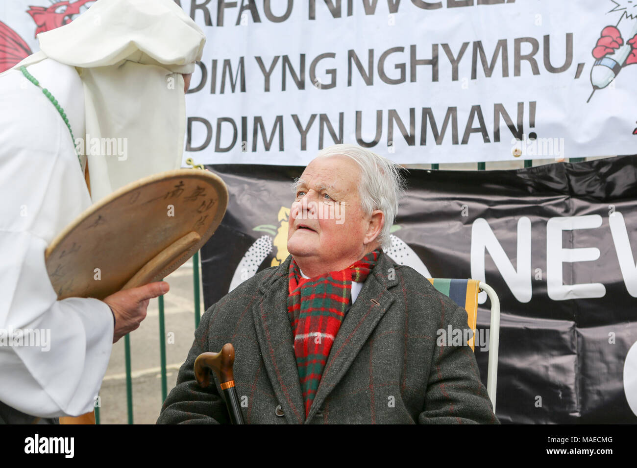 Nuclear disarmament cnd symbol hi-res stock photography and images - Alamy