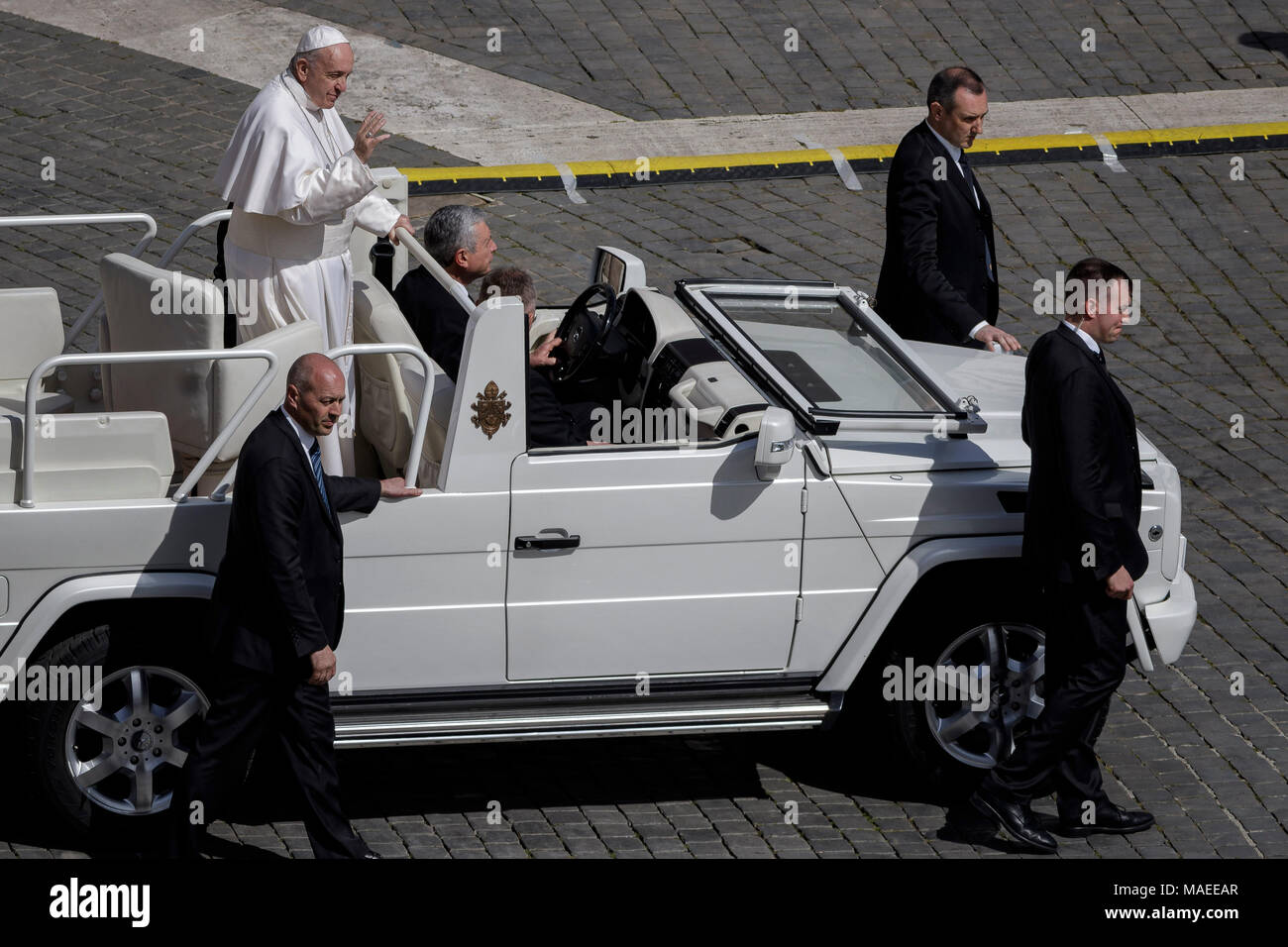 Vatican City, Vatican. 01st April, 2018. Pope Francis leads the Easter ...