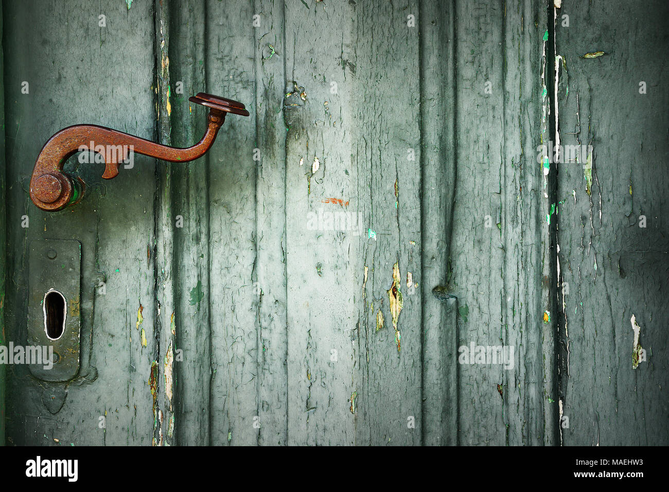 detail of old door with metallic rusty latch on green wood plank Stock ...