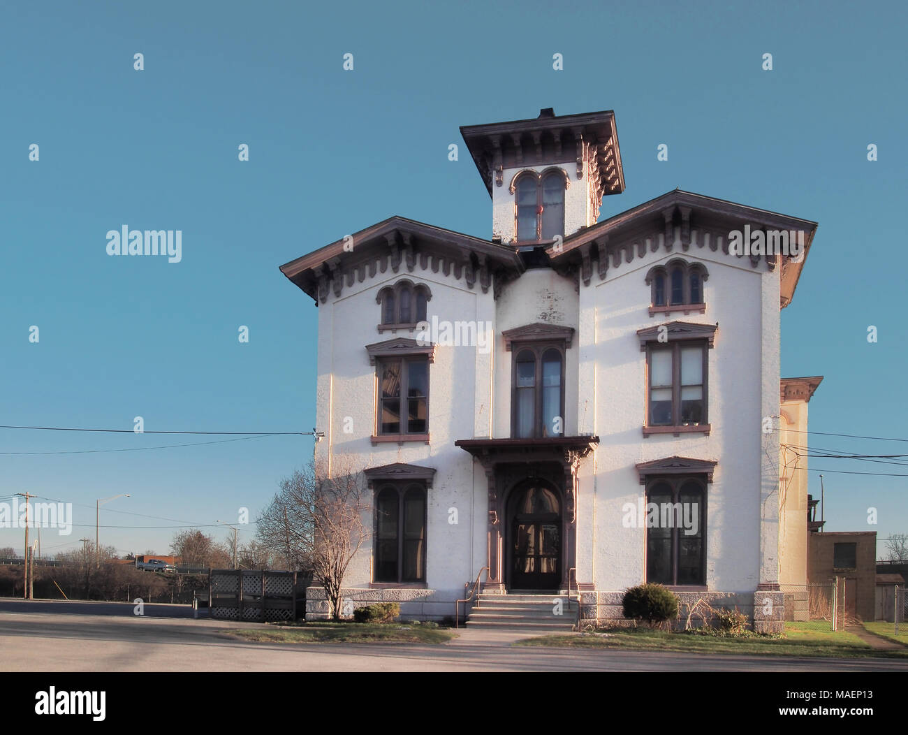 Mission style home hi-res stock photography and images - Alamy