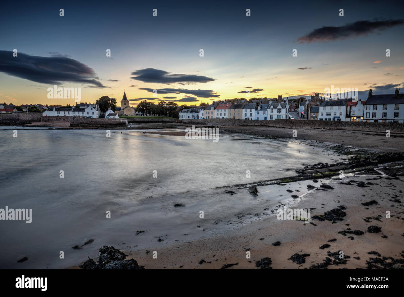 Anstruther pier lighthouse hi-res stock photography and images - Alamy