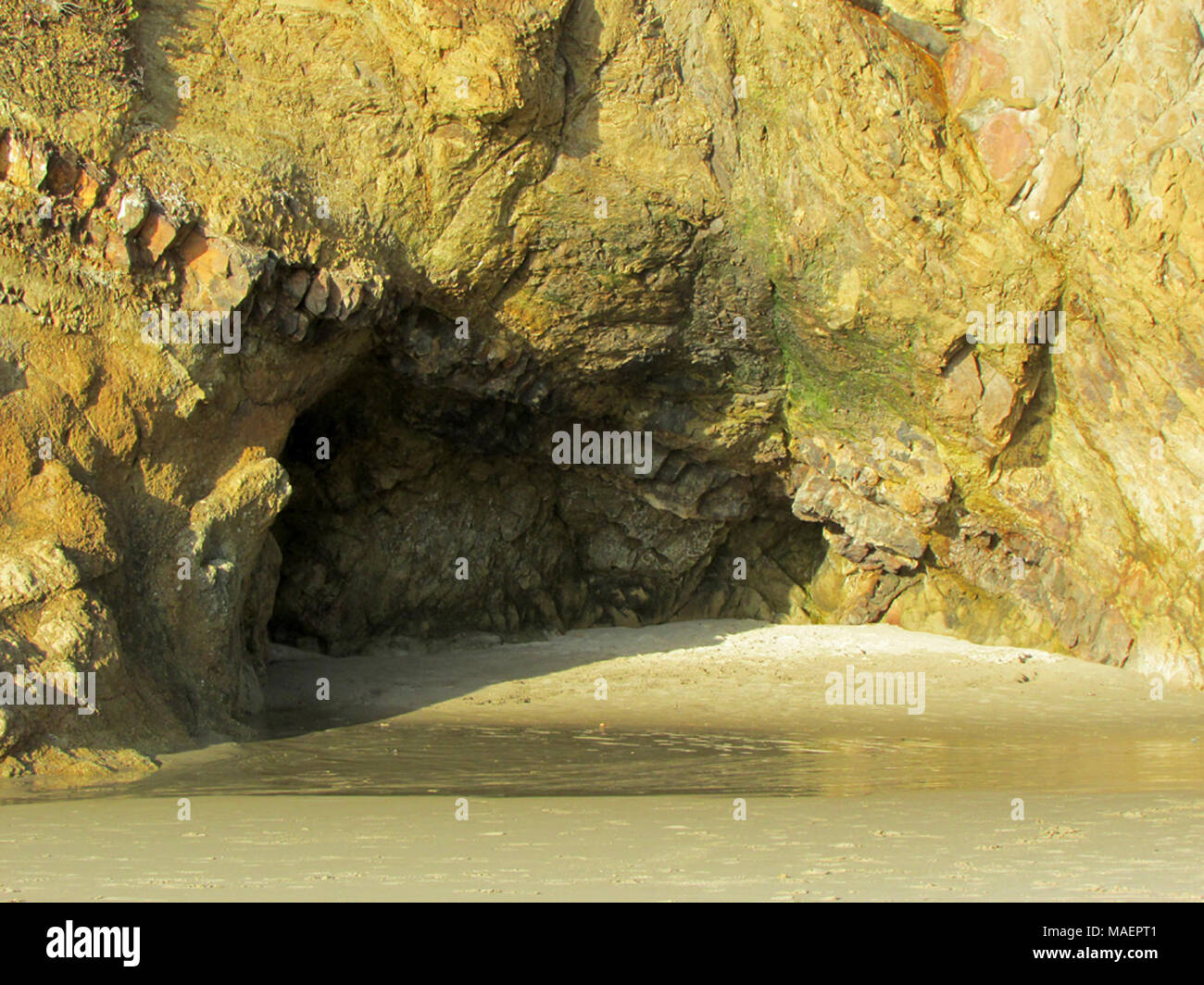 Hug Point at Pacific Coast in OR Stock Photo - Alamy