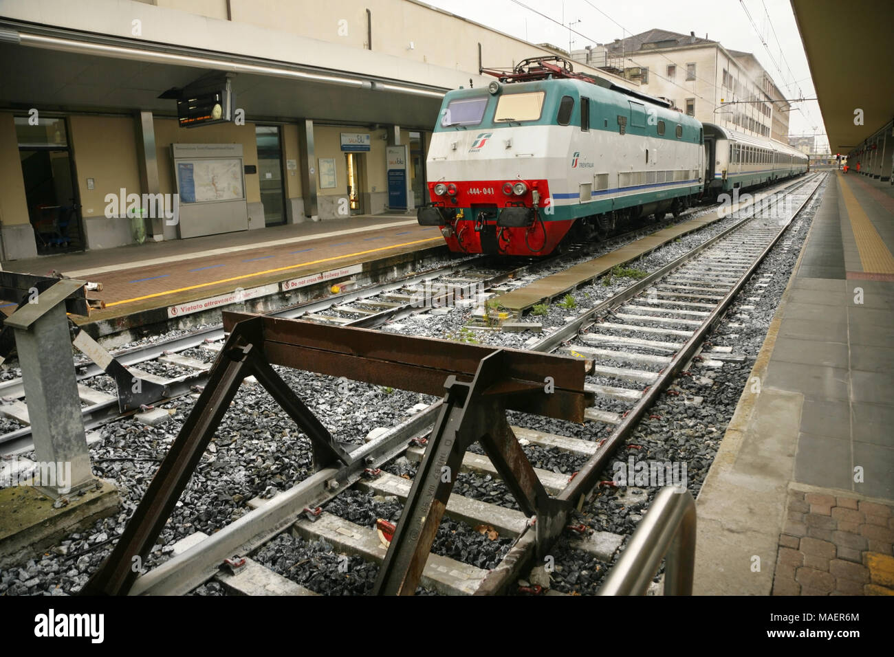 Italian railways class 444 electric locomotive waiting at Turin Porta ...