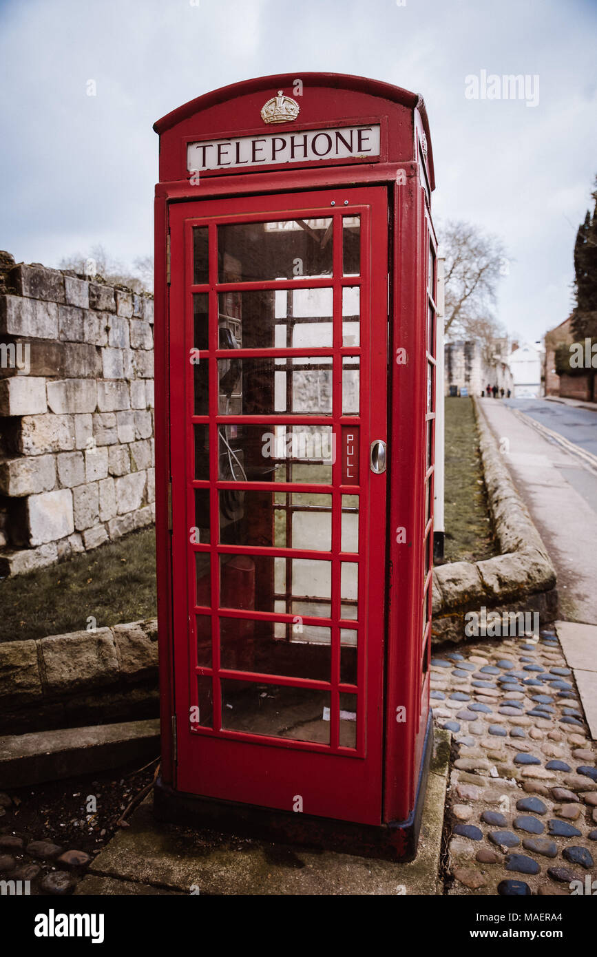 English telephonebox hi-res stock photography and images - Alamy