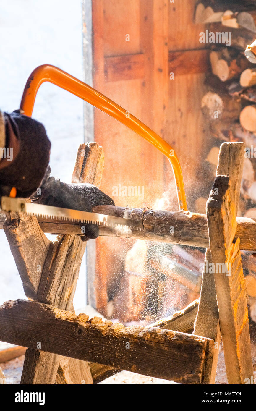 Person sawing hi-res stock photography and images - Alamy
