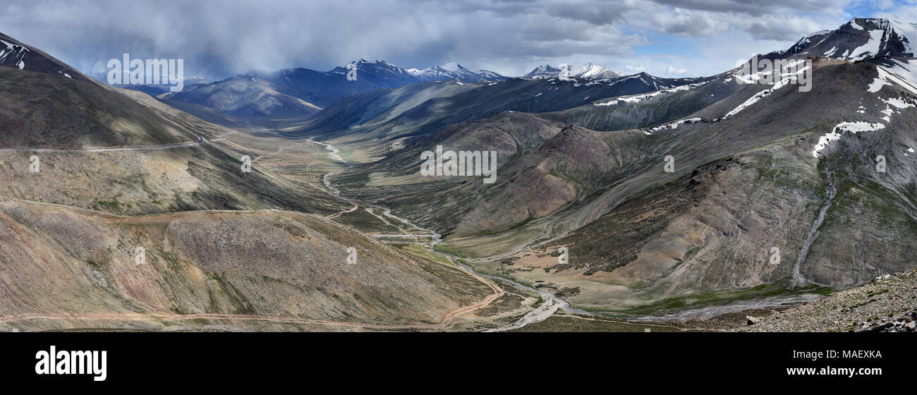 Winding gravel roads hi-res stock photography and images - Alamy