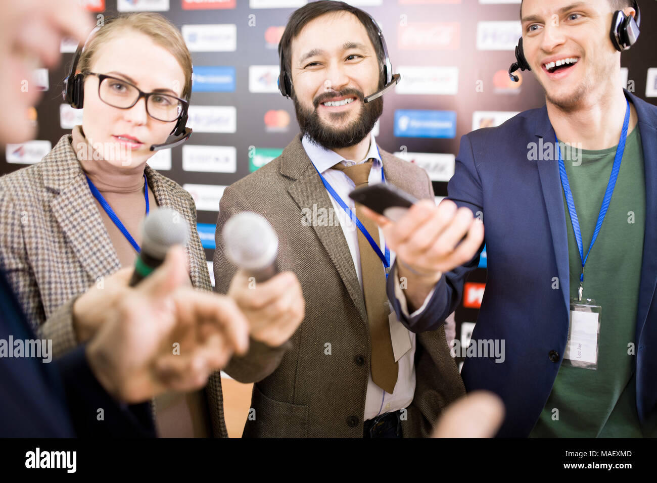 Men journalists hi-res stock photography and images - Alamy