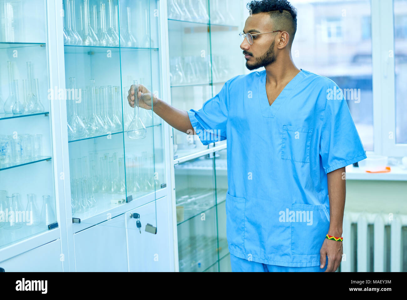Young handsome scientist man hi-res stock photography and images - Alamy