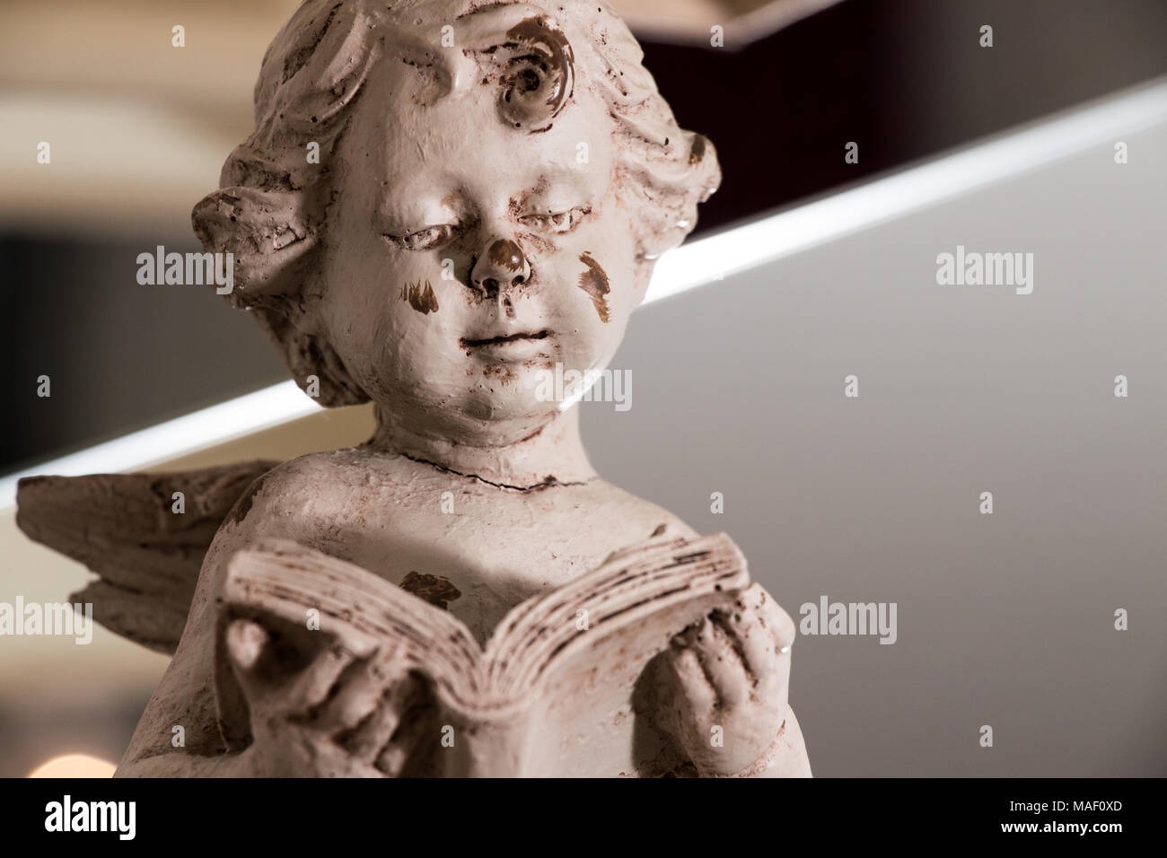 Children reading statue hi-res stock photography and images - Alamy