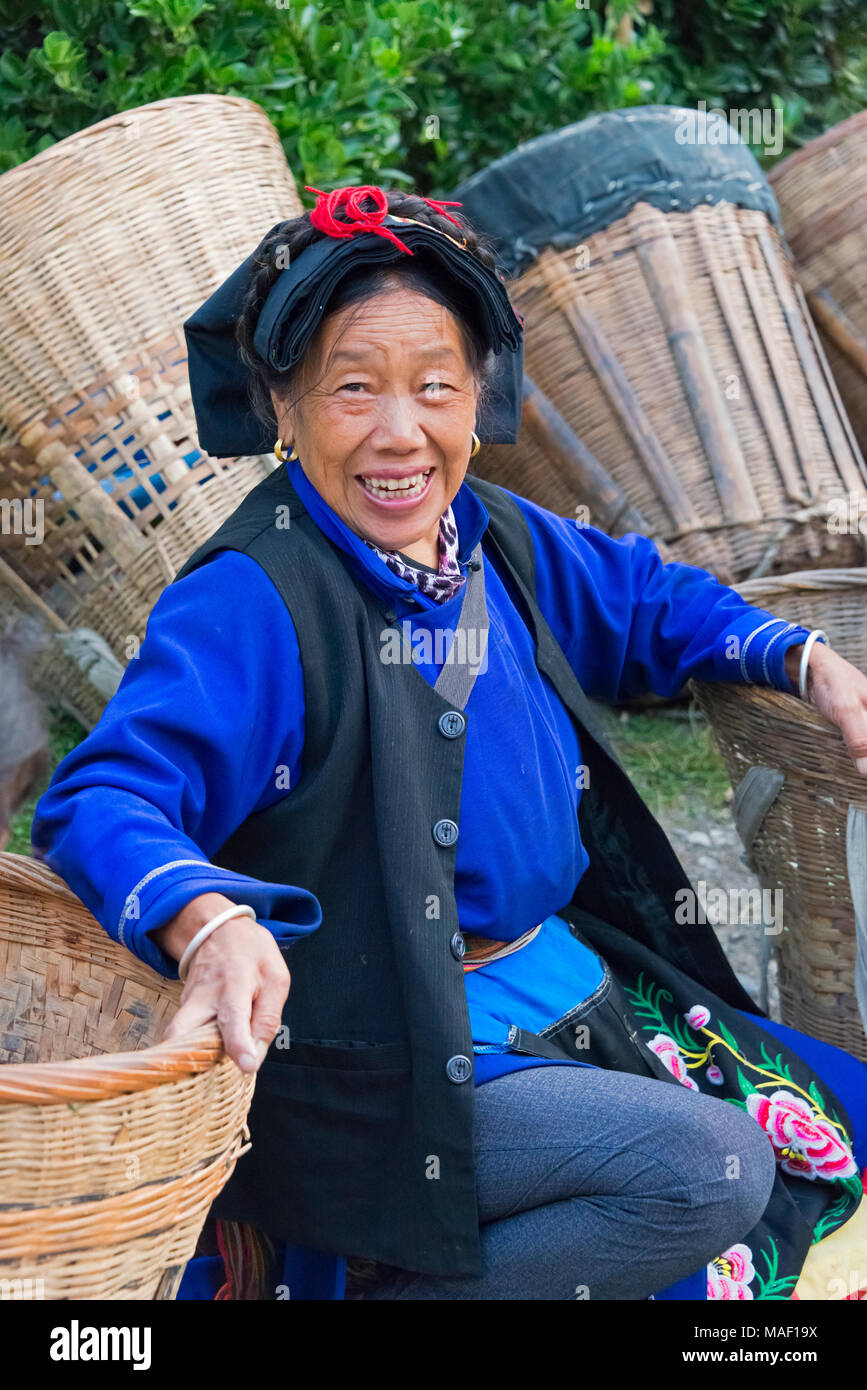 Qiang people traditional hi-res stock photography and images - Alamy