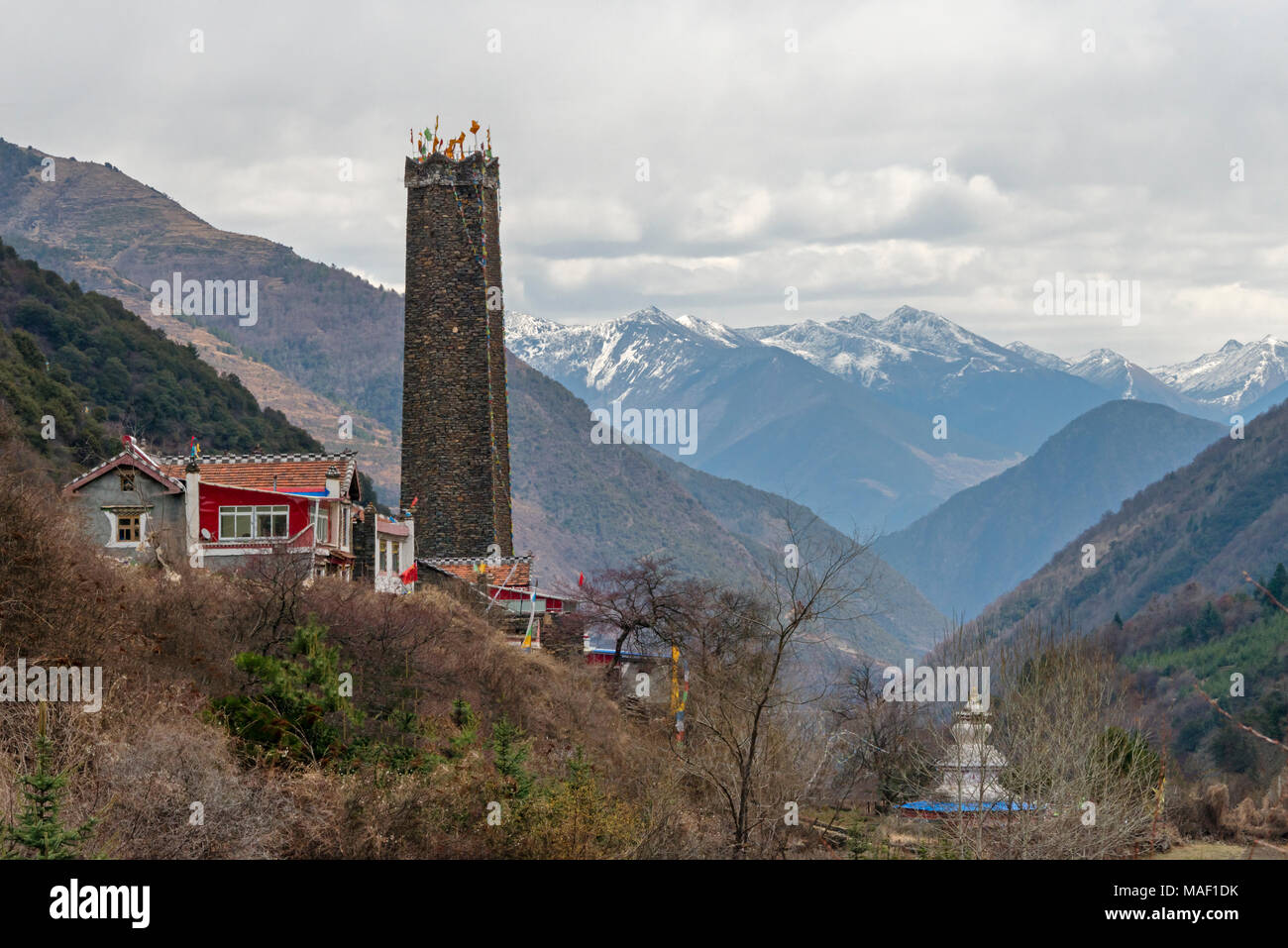 Tibetan house and watch tower in the mountain, Jinchuan, Sichuan, China ...