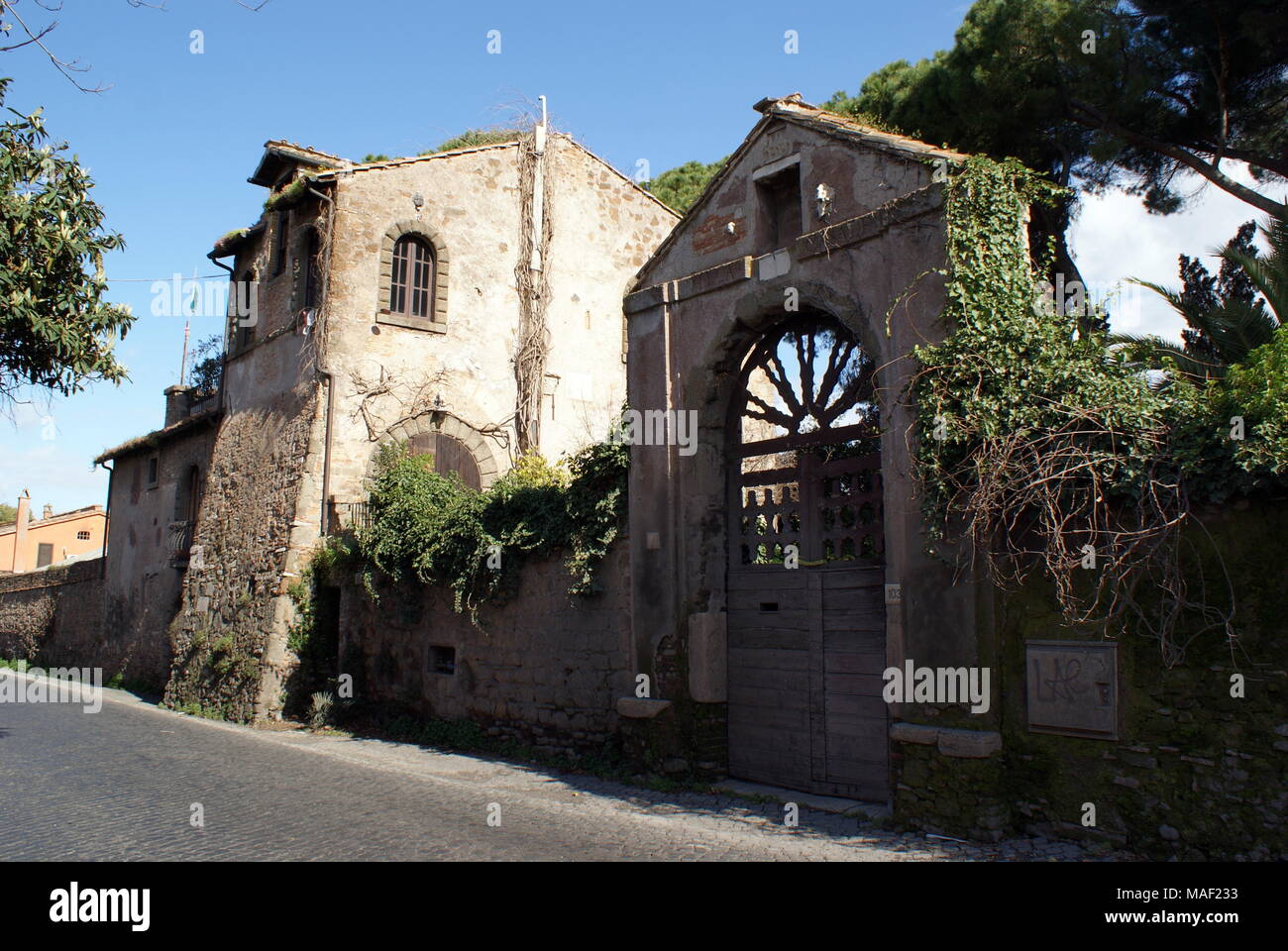 Ancient roman road cobblestones hi-res stock photography and images - Alamy