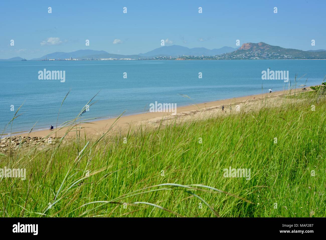 Townsville city as seen from pallarenda hi-res stock photography and ...