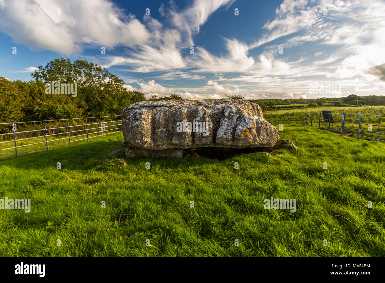 Lligwy neolithic burial chamber hi-res stock photography and images - Alamy