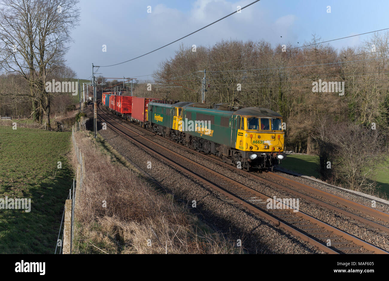 Uk intermodal train hi-res stock photography and images - Alamy