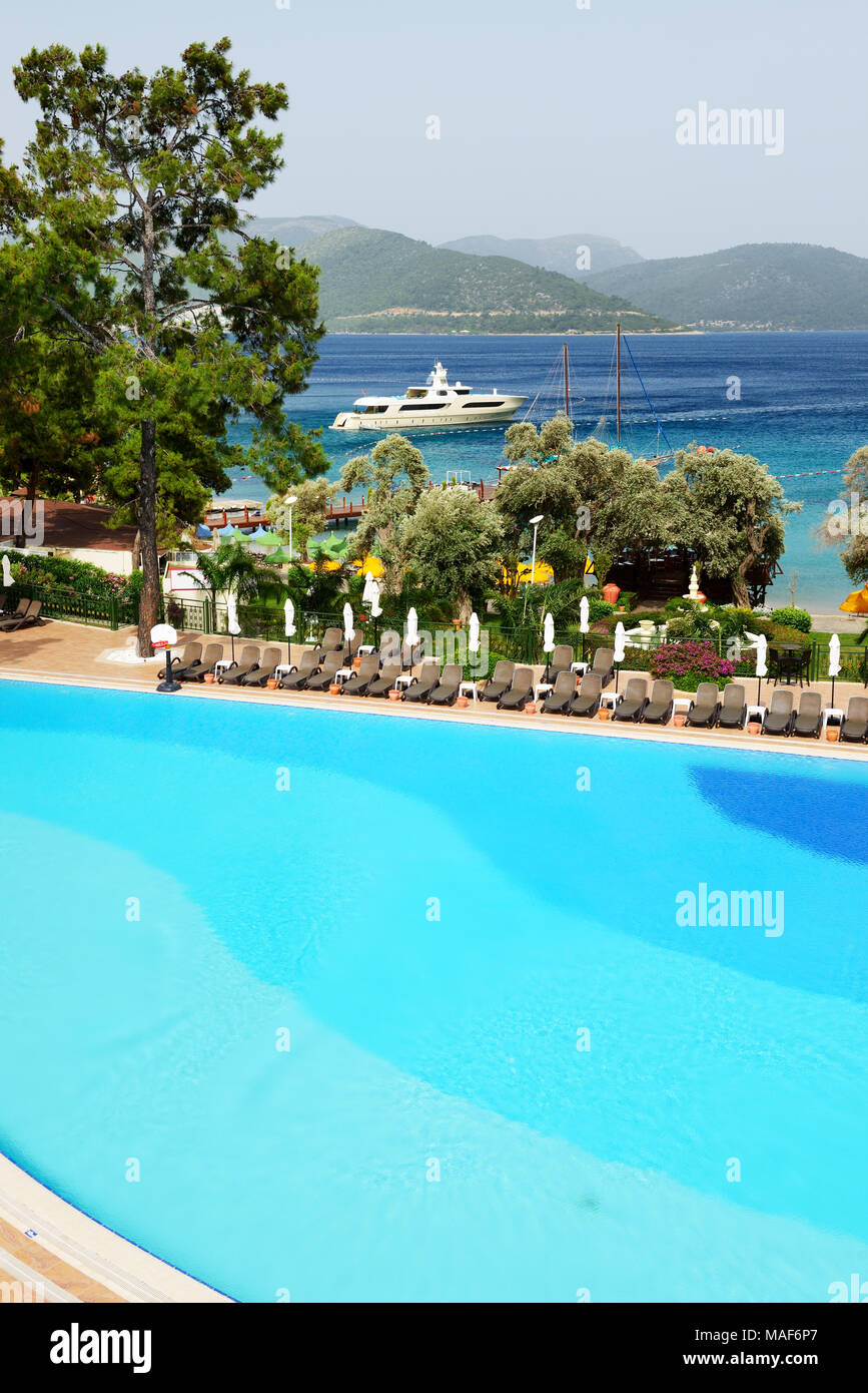 Swimming pool and yacht at the pier on Mediterranean turkish resort ...