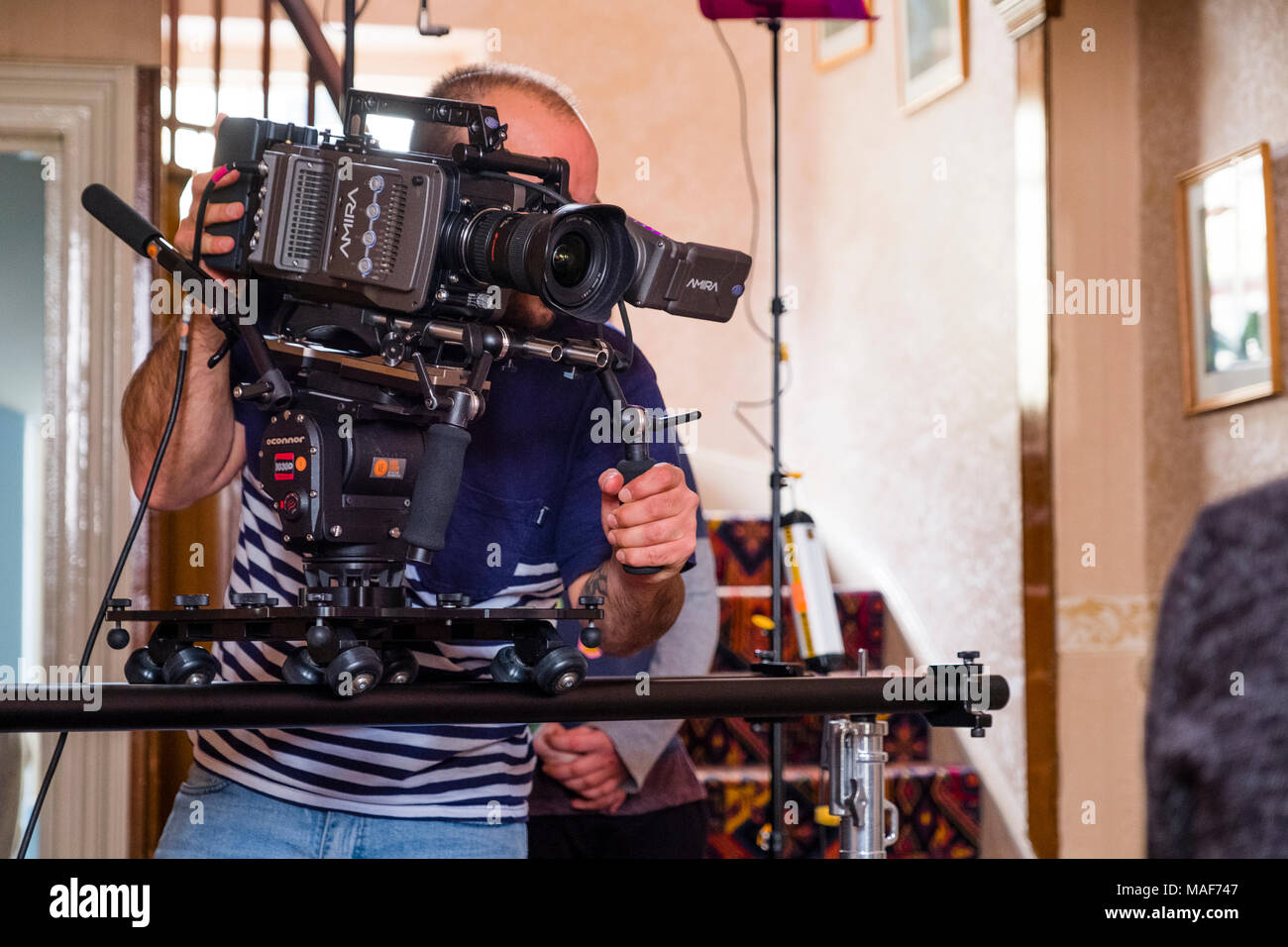 Camera operator on film set hi-res stock photography and images - Alamy
