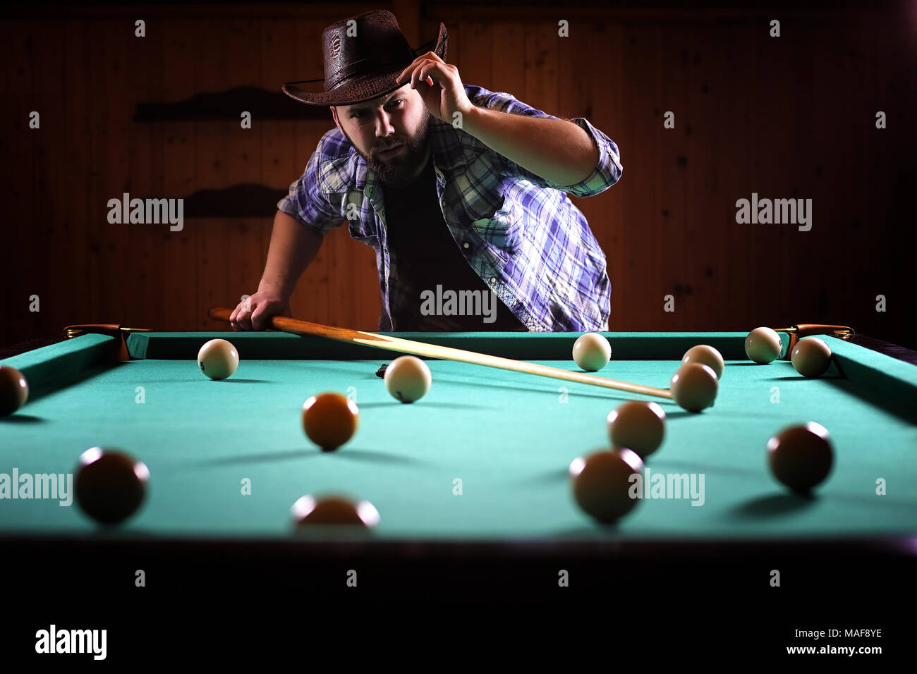 Men plays billiards in hi-res stock photography and images - Alamy
