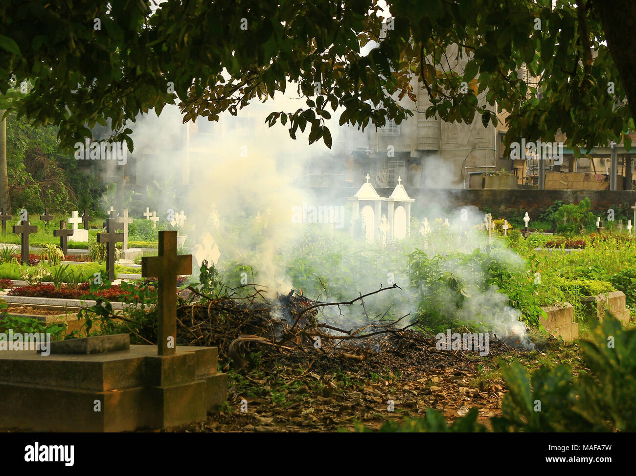 Hindu graveyard hi-res stock photography and images - Alamy