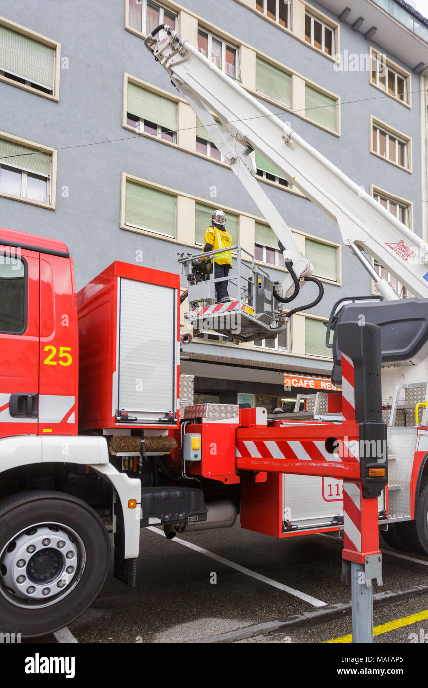Safety rescue smoke help people hi-res stock photography and images - Alamy