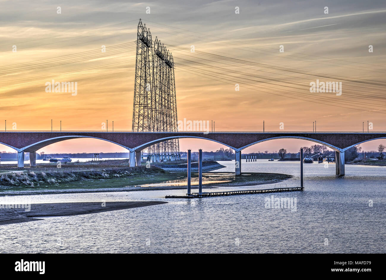 Electicity lines hi-res stock photography and images - Alamy